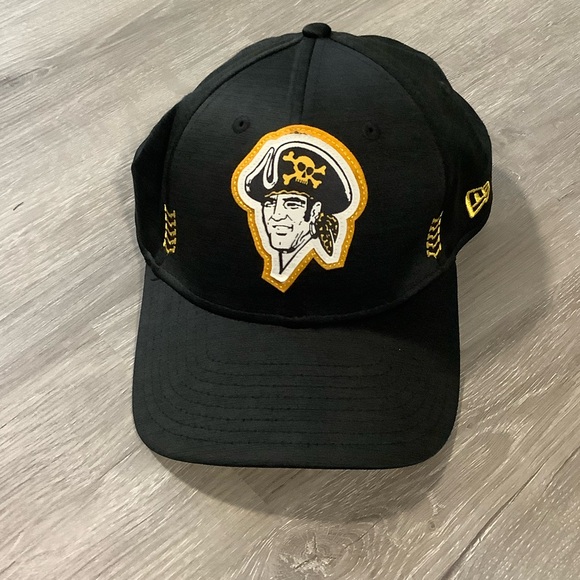 New Era | Accessories | Pittsburgh Pirates Onfield Clubhouse Baseball ...